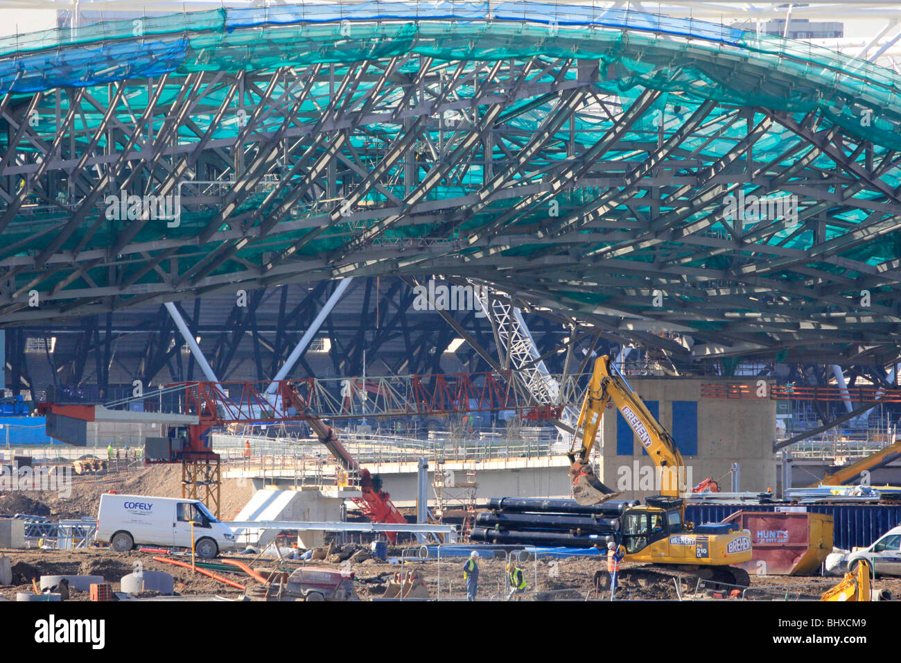 London aquatics centre roof hi-res stock photography and images - Alamy
