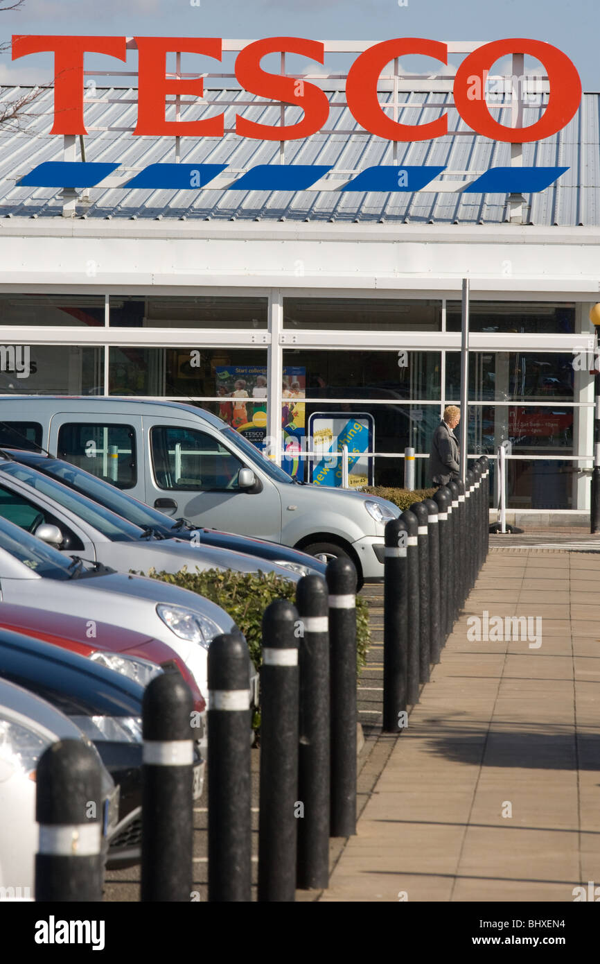 Tesco Supermarket Store Sign Stock Photo - Alamy