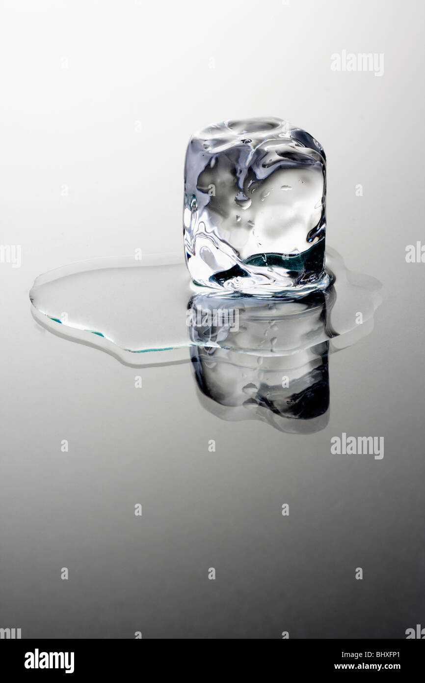 Melting ice cube hi-res stock photography and images - Alamy