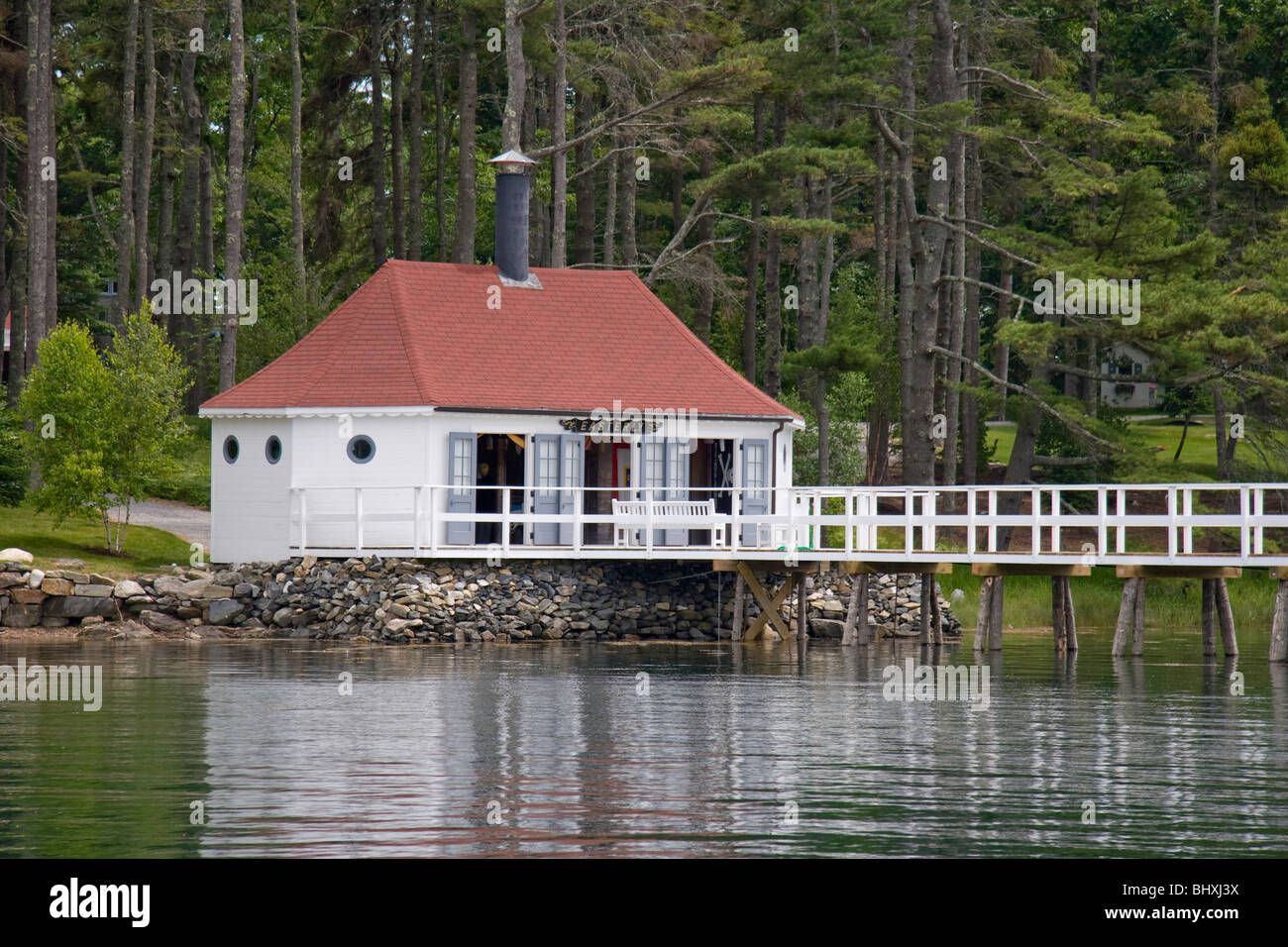 A fine pier house on the shore of Boothbay Harbor Stock Photo - Alamy