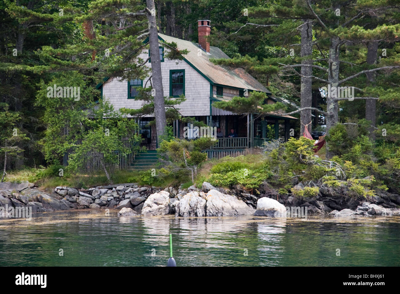 Cottage on the shore hi-res stock photography and images - Alamy