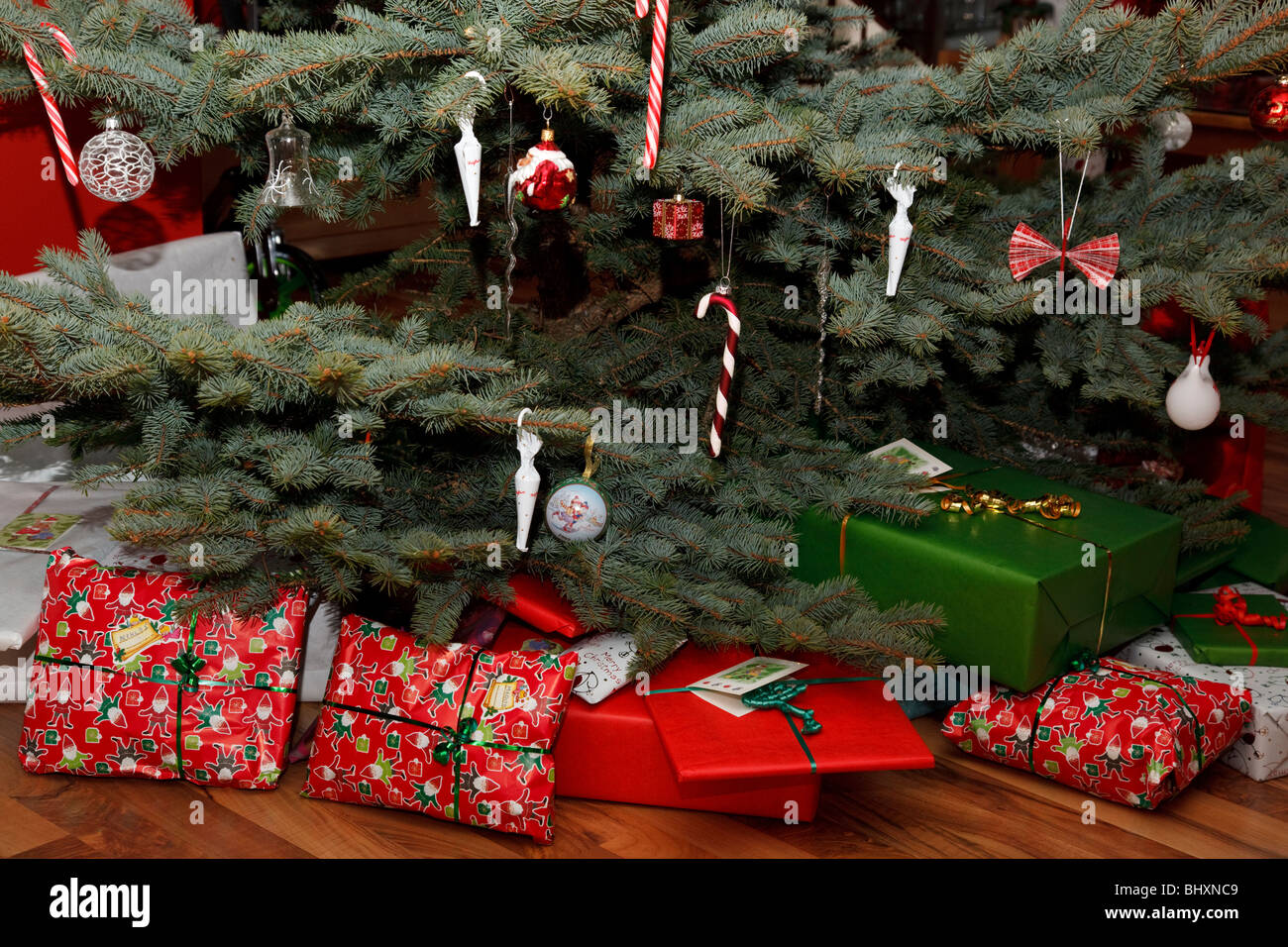 Christmas tree with presents Stock Photo - Alamy
