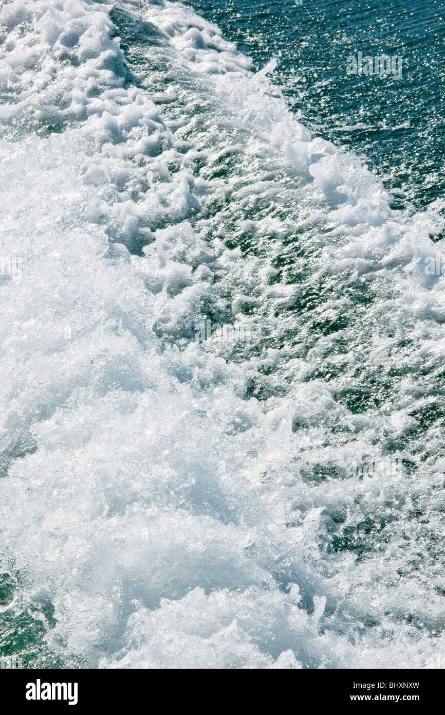 Stern wave hi-res stock photography and images - Alamy