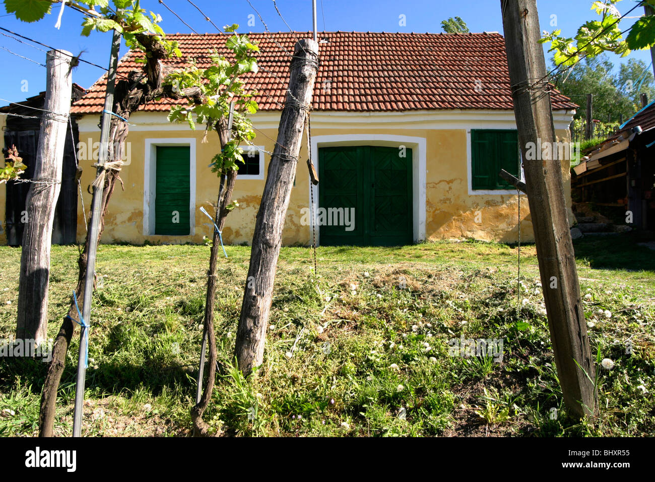 Country house exterior hi-res stock photography and images - Alamy