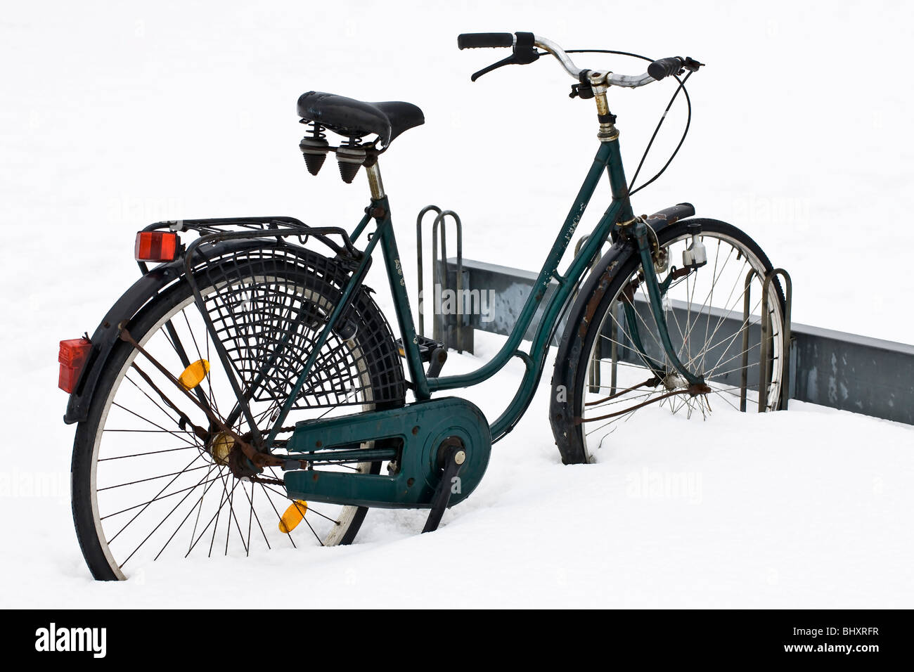 Pedal cycle parked hi-res stock photography and images - Alamy