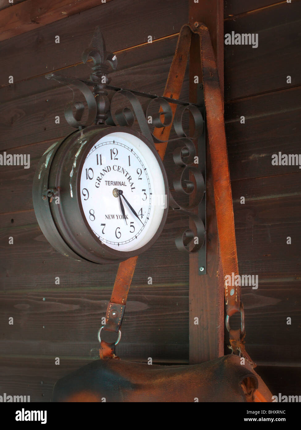 Antique railway clocks hi-res stock photography and images - Alamy