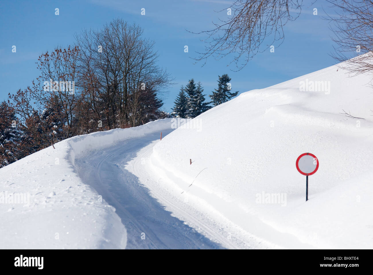 Road barriers block cars hi-res stock photography and images - Alamy