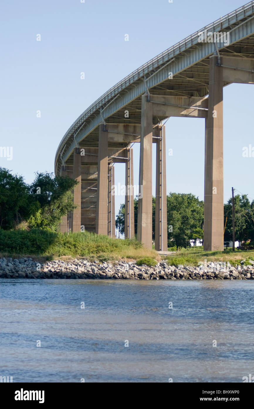 The Chesapeake City Bridge crosses the C&D Canal at Chesapeake City ...