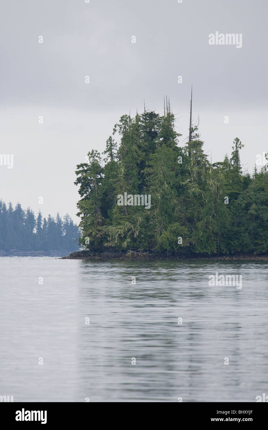 Touqart Bay gateway to the Broken Islands a popular Kayking destination ...