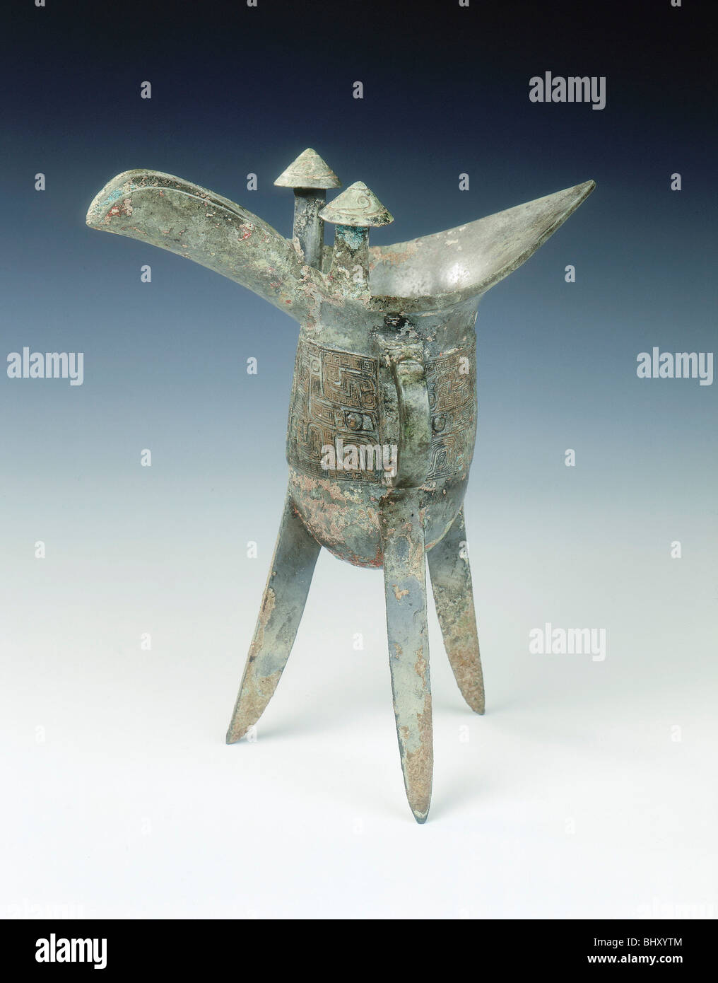 Bronze jue with traditional rounded base, Anyang period, Shang dynasty ...