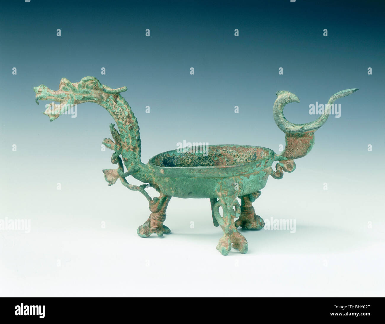Yunnan bronze lamp in the shape of a dragon, Western Han dynasty, China ...