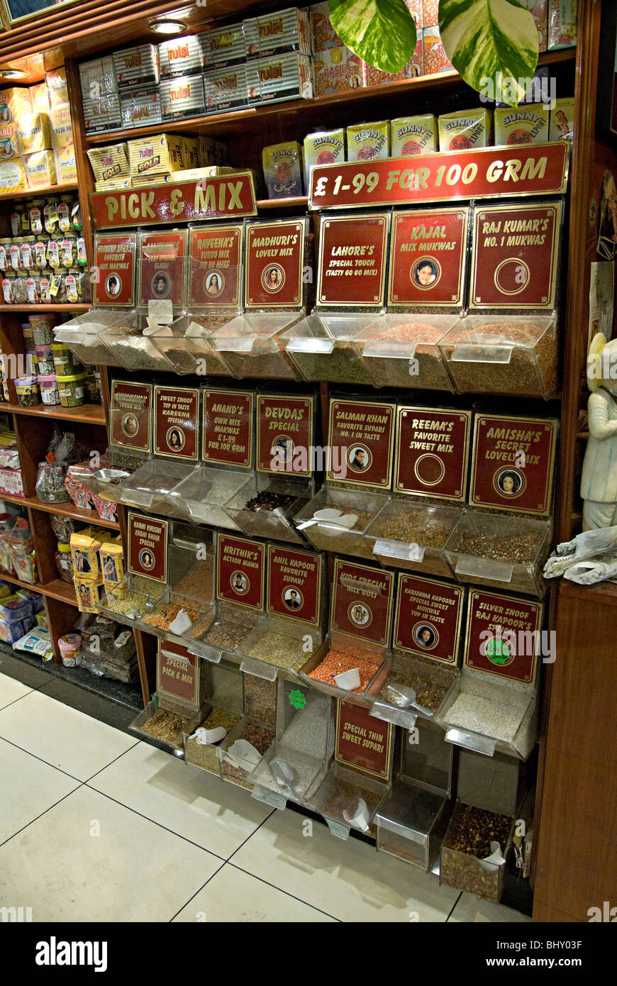 Paan shop hi-res stock photography and images - Alamy