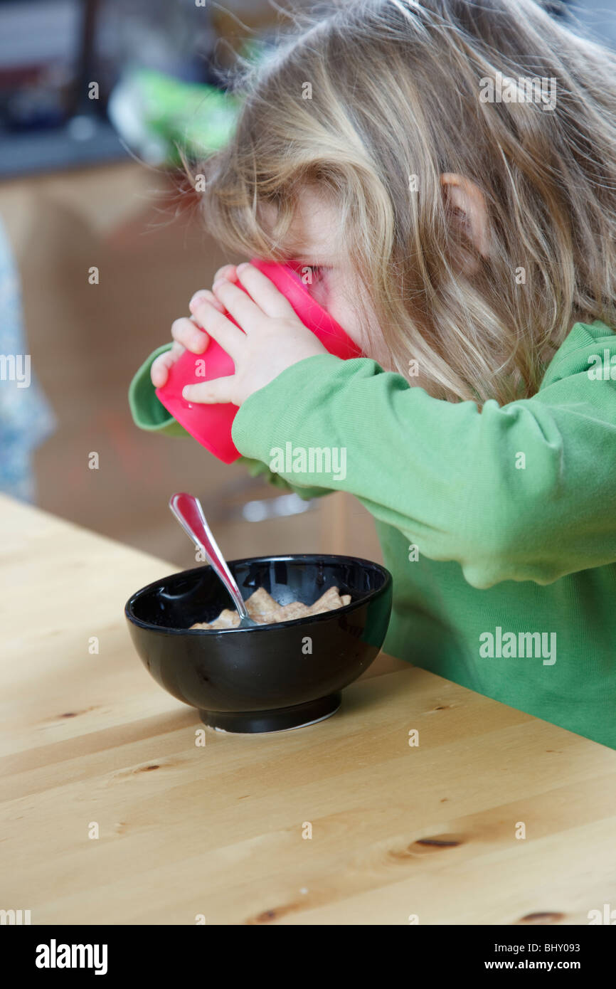 girl eating breakfast Stock Photo - Alamy