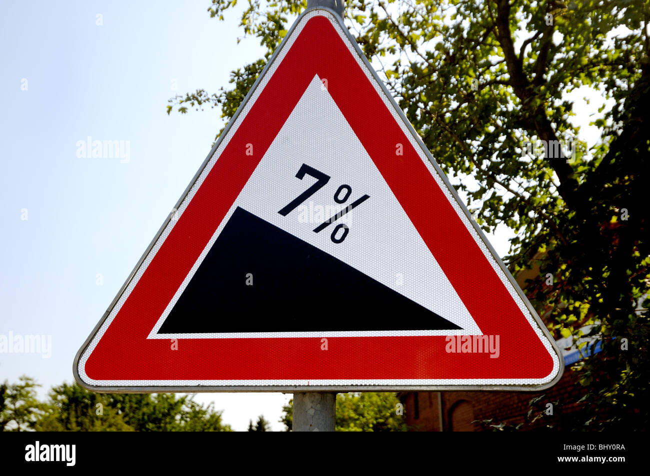 sign 7% incline Stock Photo - Alamy