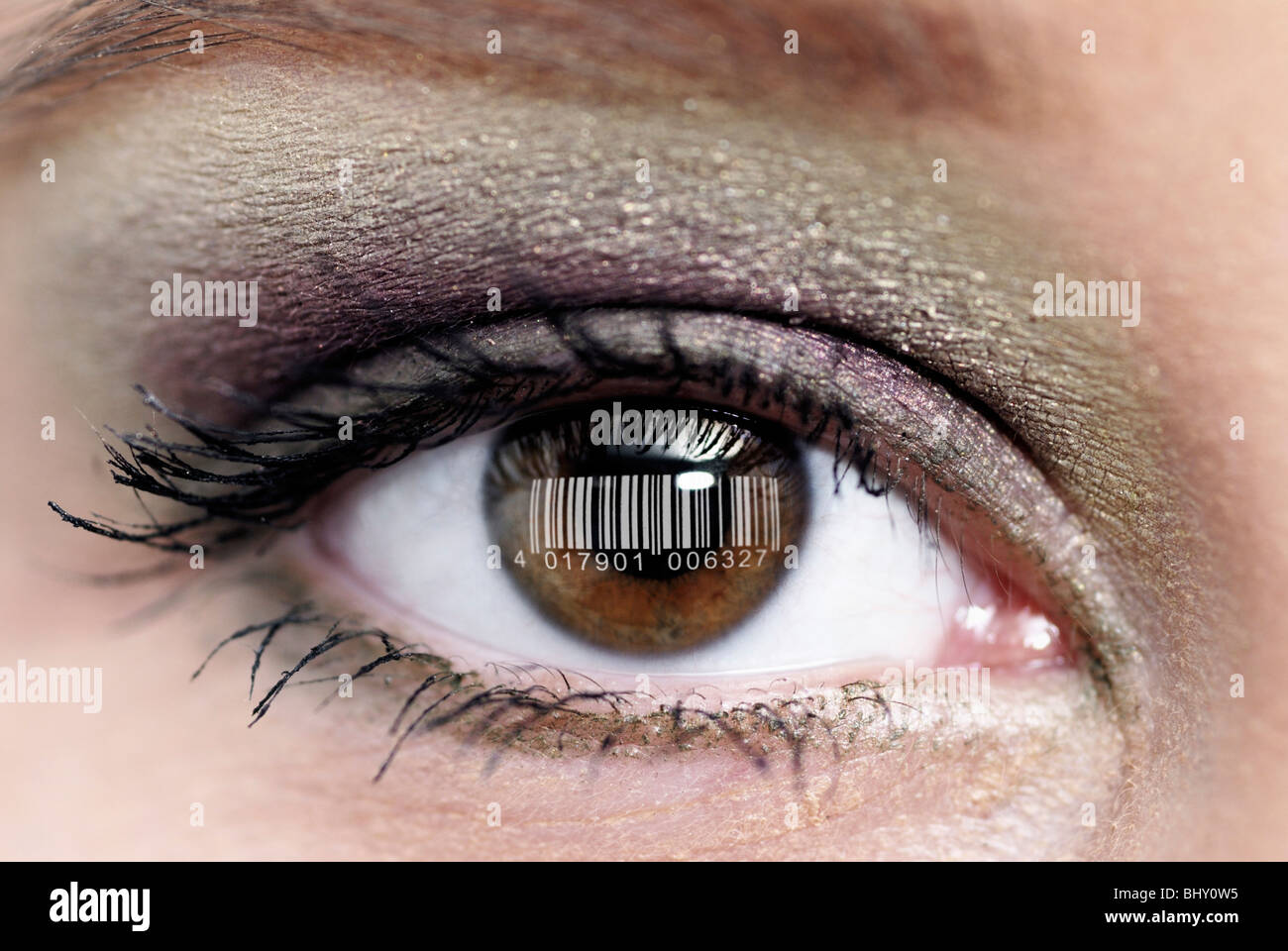 Reflected eyes with data hi-res stock photography and images - Alamy