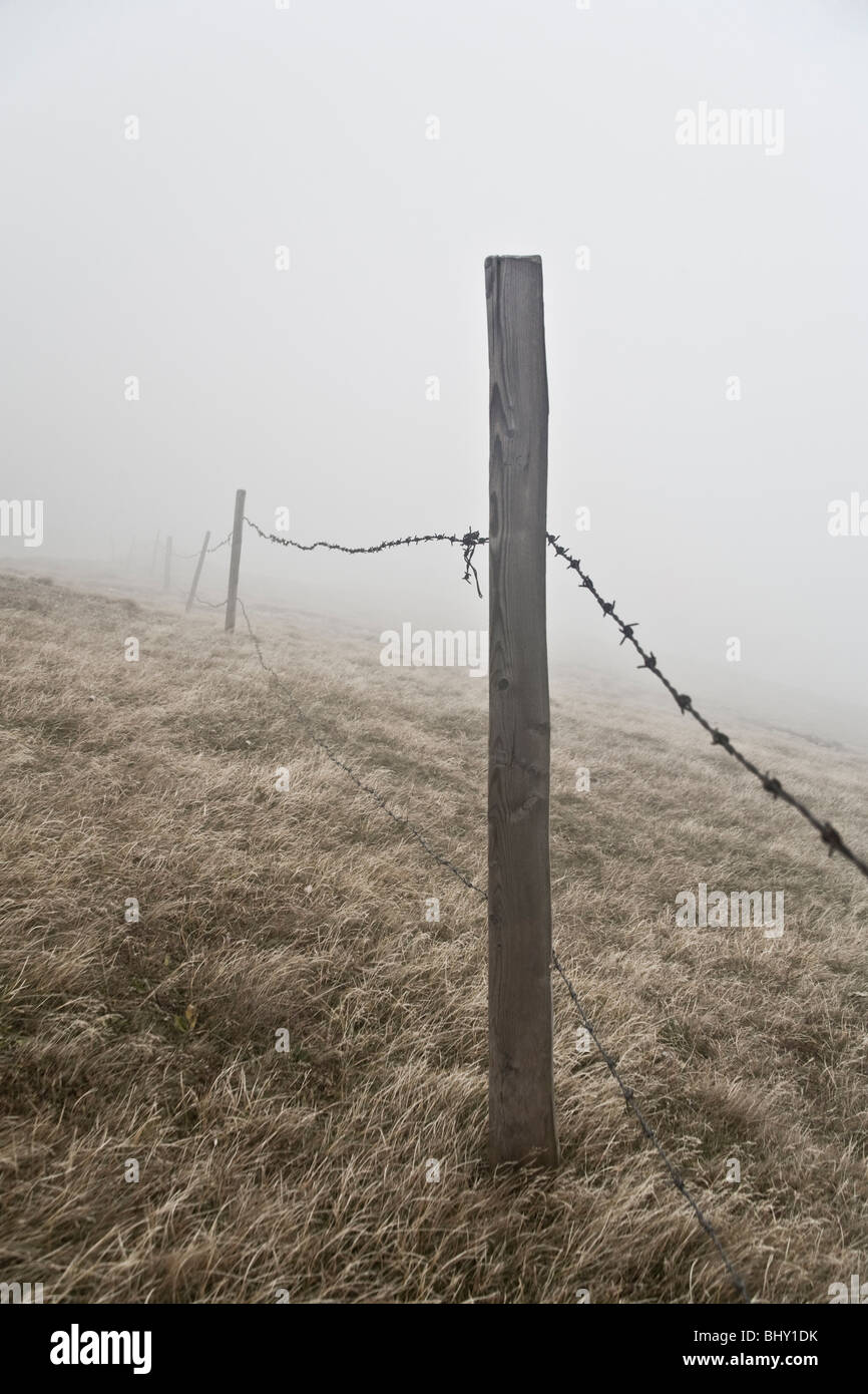Fog fences hi-res stock photography and images - Alamy