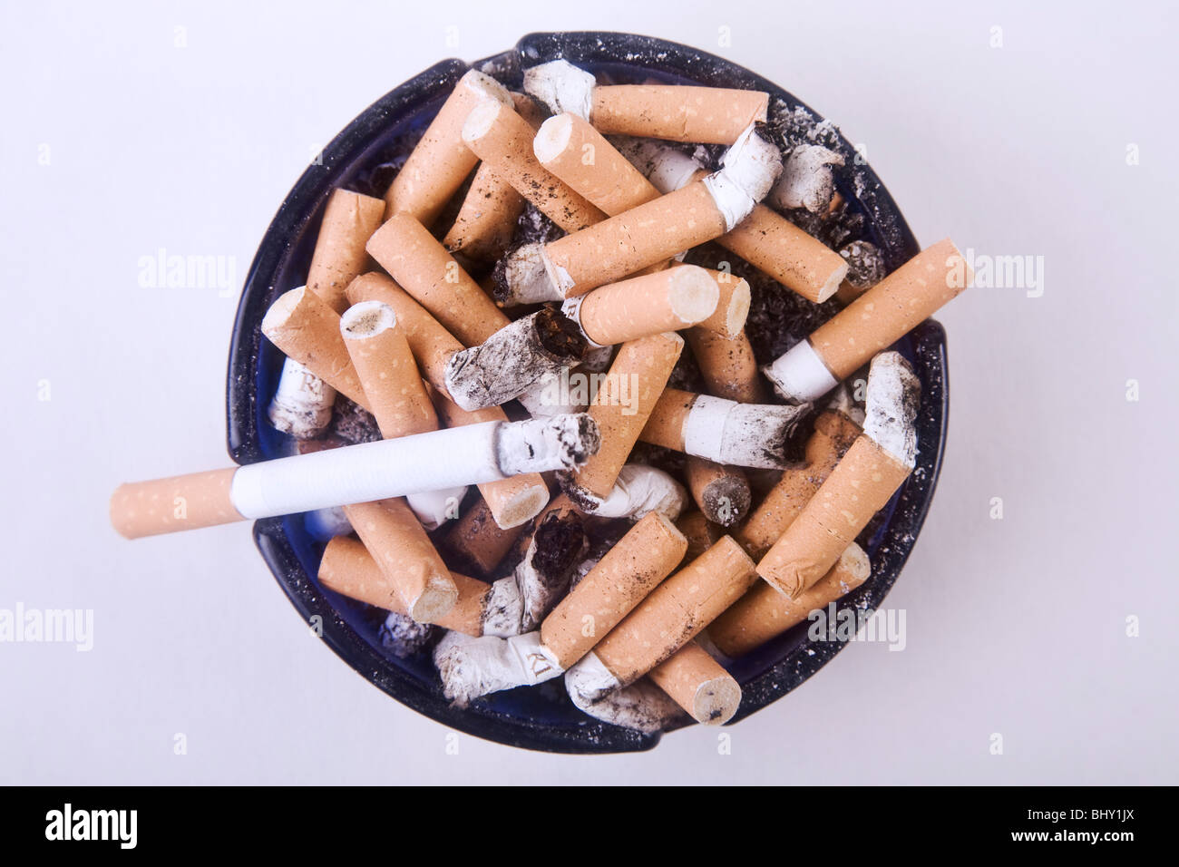 Ash trays hi-res stock photography and images - Alamy