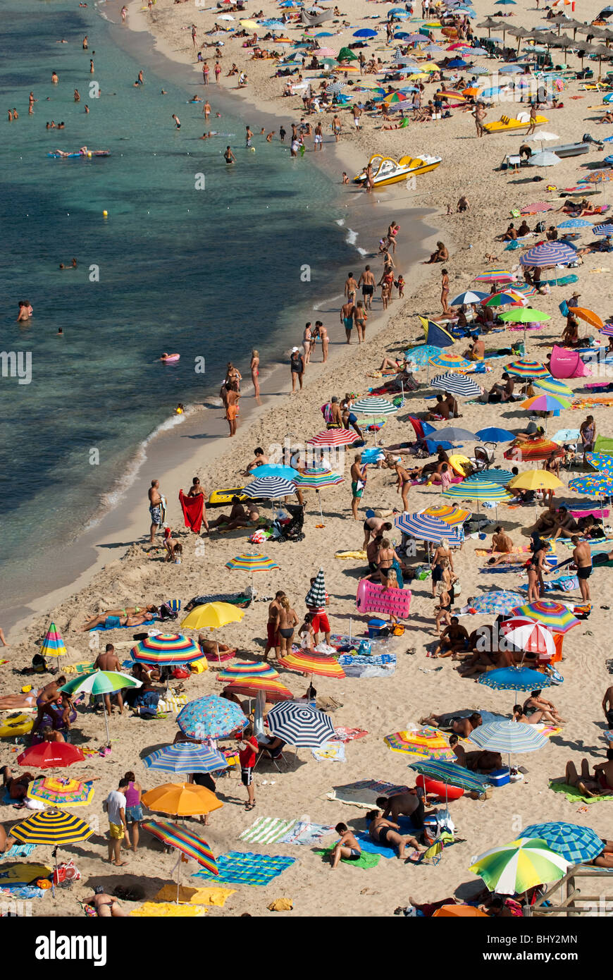 Crowded beach majorca hi-res stock photography and images - Alamy