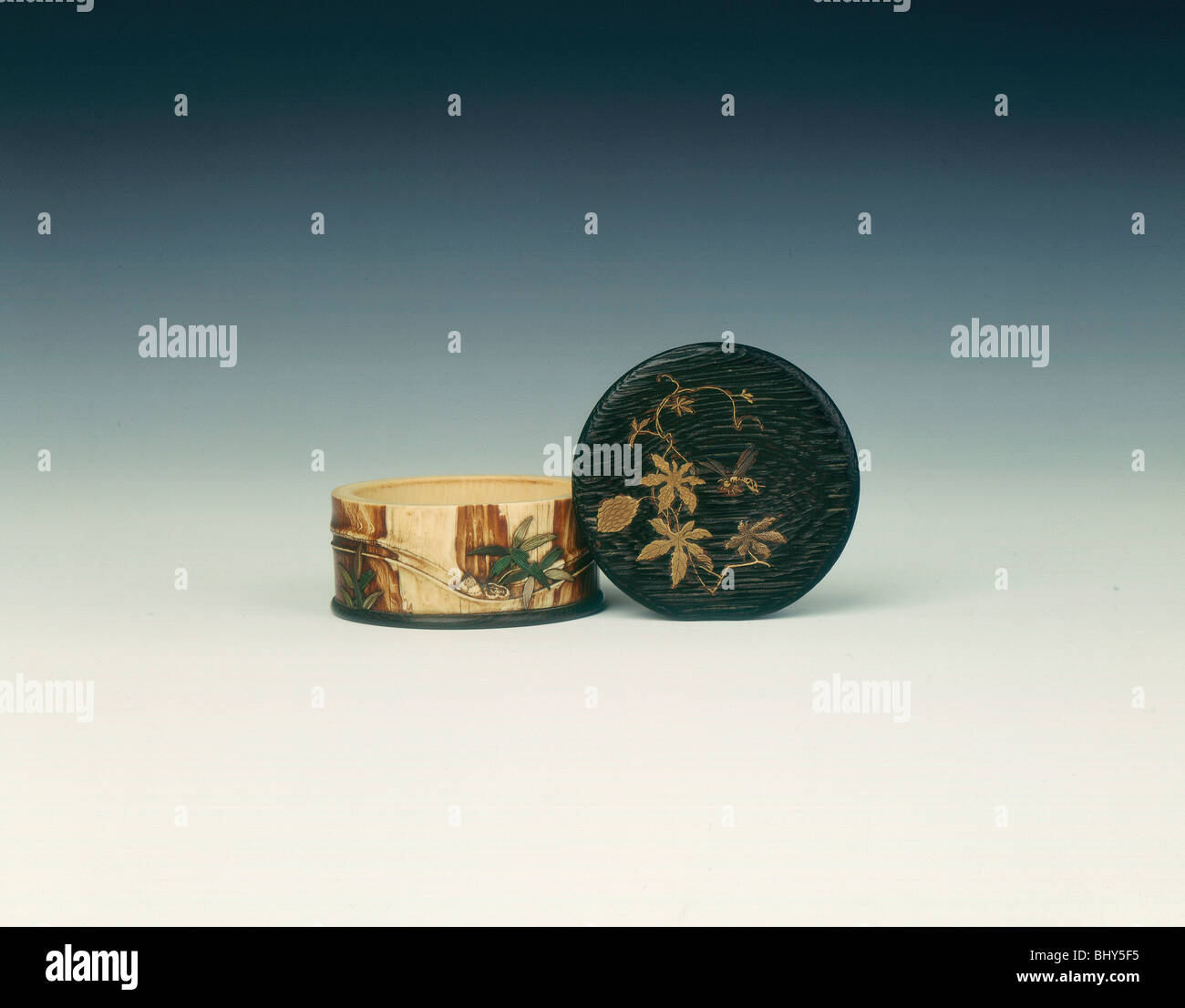 Lacquered wood and ivory Shibayama circular box, late Edo period, Japan ...