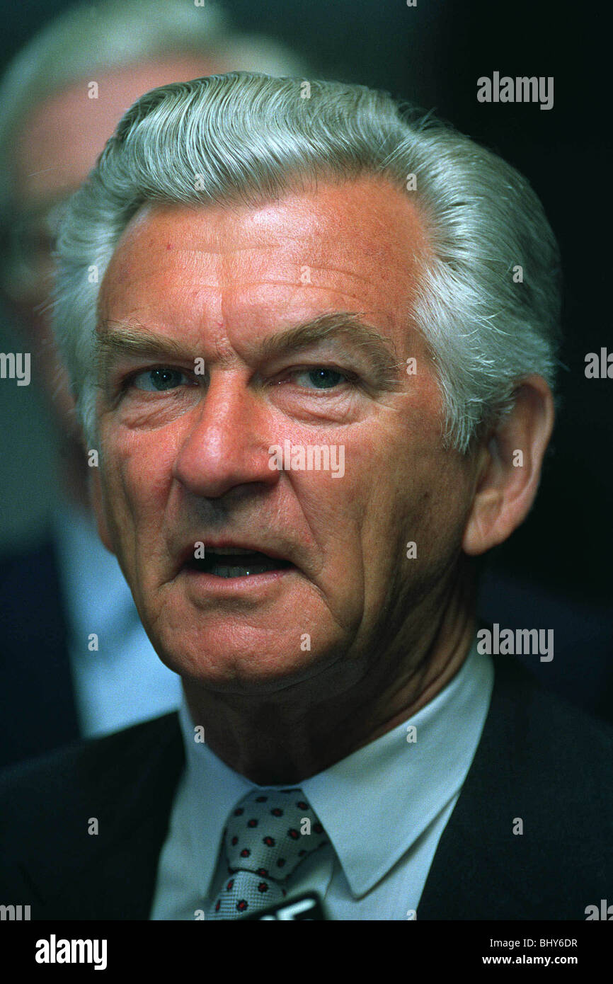BOB HAWKE PRIME MINISTER OF AUSTRALIA 11 November 1991 Stock Photo - Alamy