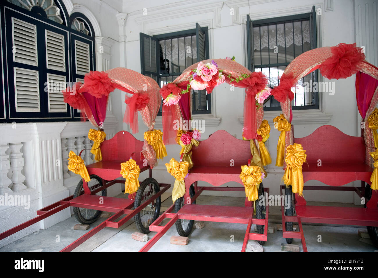 Decorated Rickshaw Stock Photos & Decorated Rickshaw Stock Images - Alamy