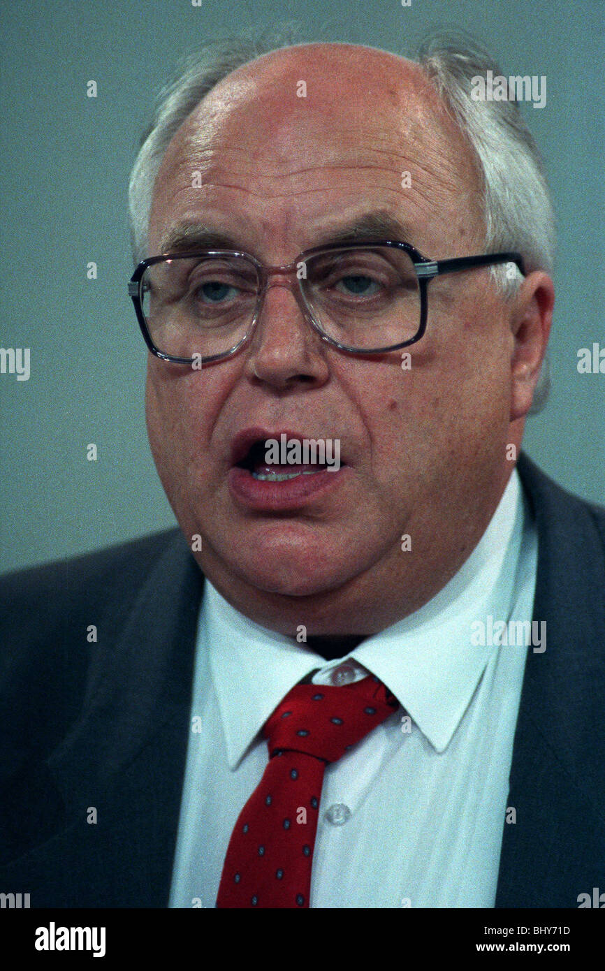 NORMAN WILLIS T.U.C. CHIEF EXECUTIVE 27 May 1991 Stock Photo - Alamy