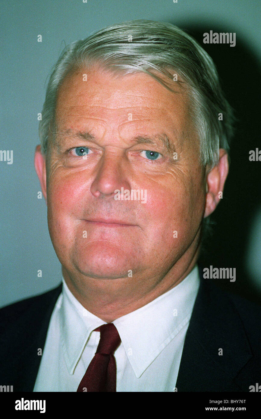BRUCE KENT CAMPAIGN NUCLEAR DISSARMAMENT 30 November 1991 Stock Photo ...