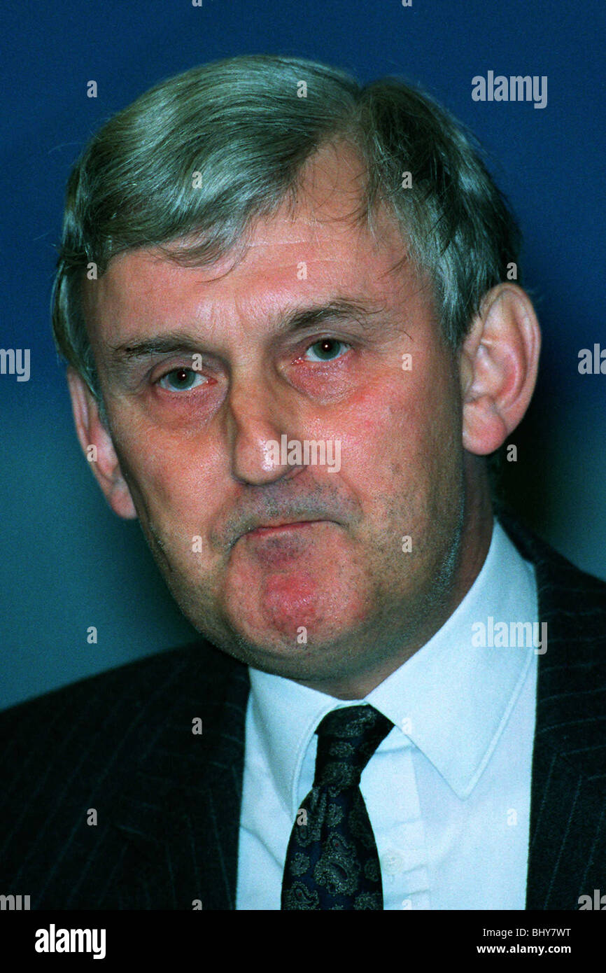 PETER LLOYD MP MINISTER FOR THE HOME OFFICE 27 October 1992 Stock Photo ...