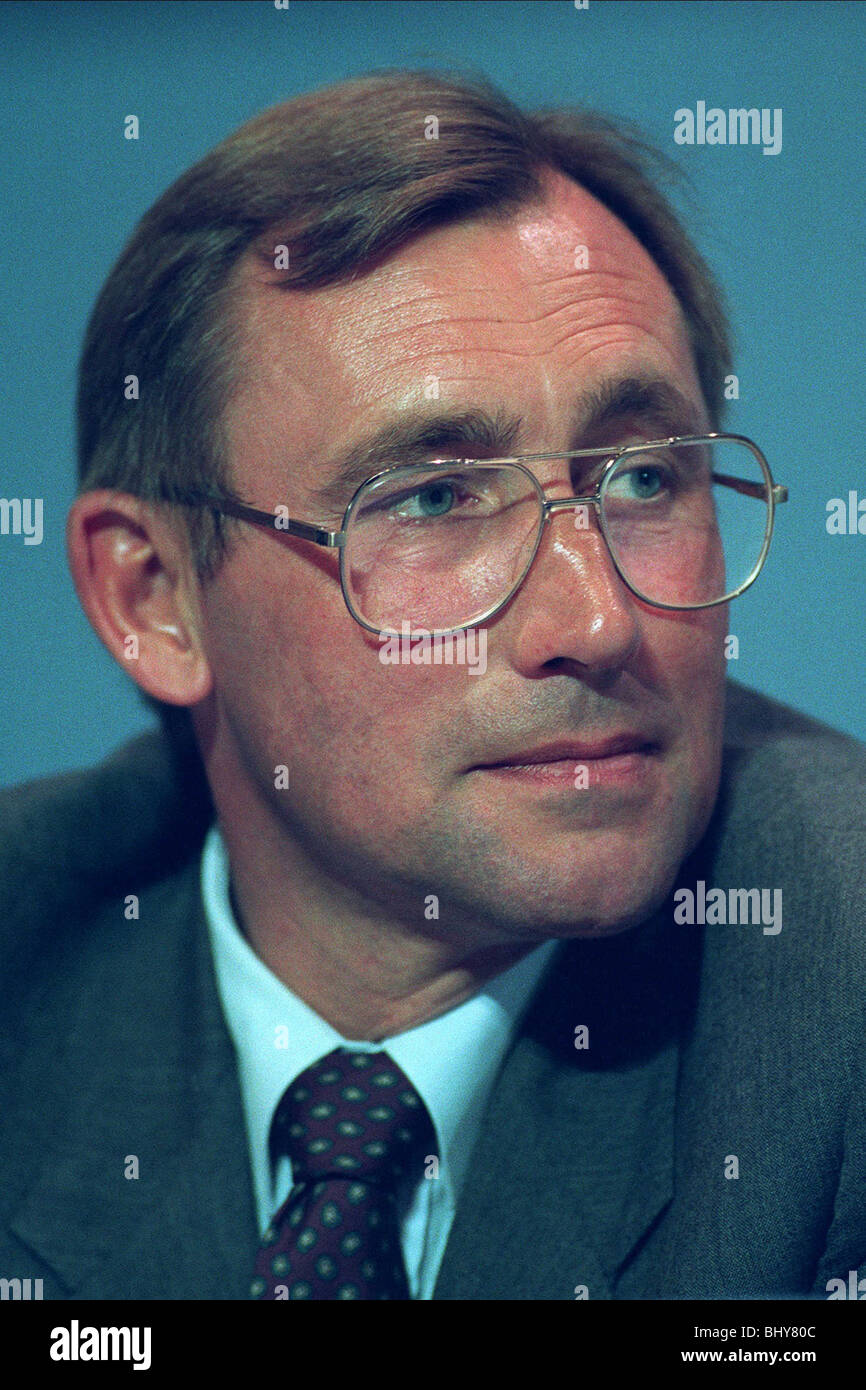 DAVID CURRY MP AGRICULTURE MINISTER 08 June 1991 Stock Photo - Alamy