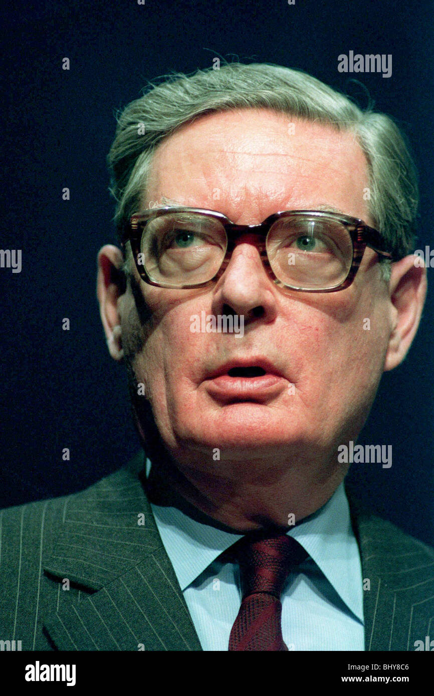 SIR ANTHONY TENNANT CHAIRMAN GUINNESS PLC 13 November 1992 Stock Photo ...