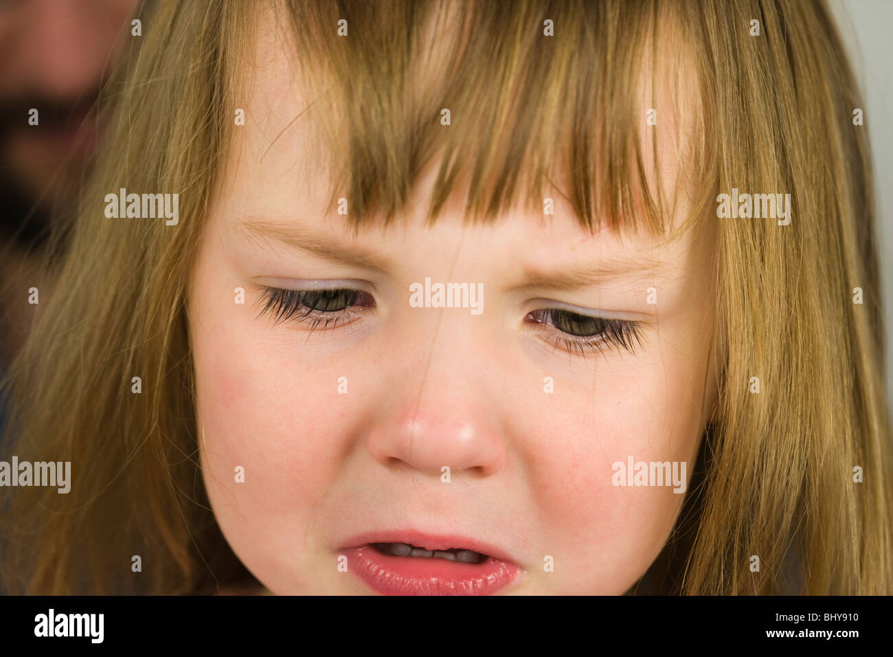 3 year old girl sad hi-res stock photography and images - Alamy