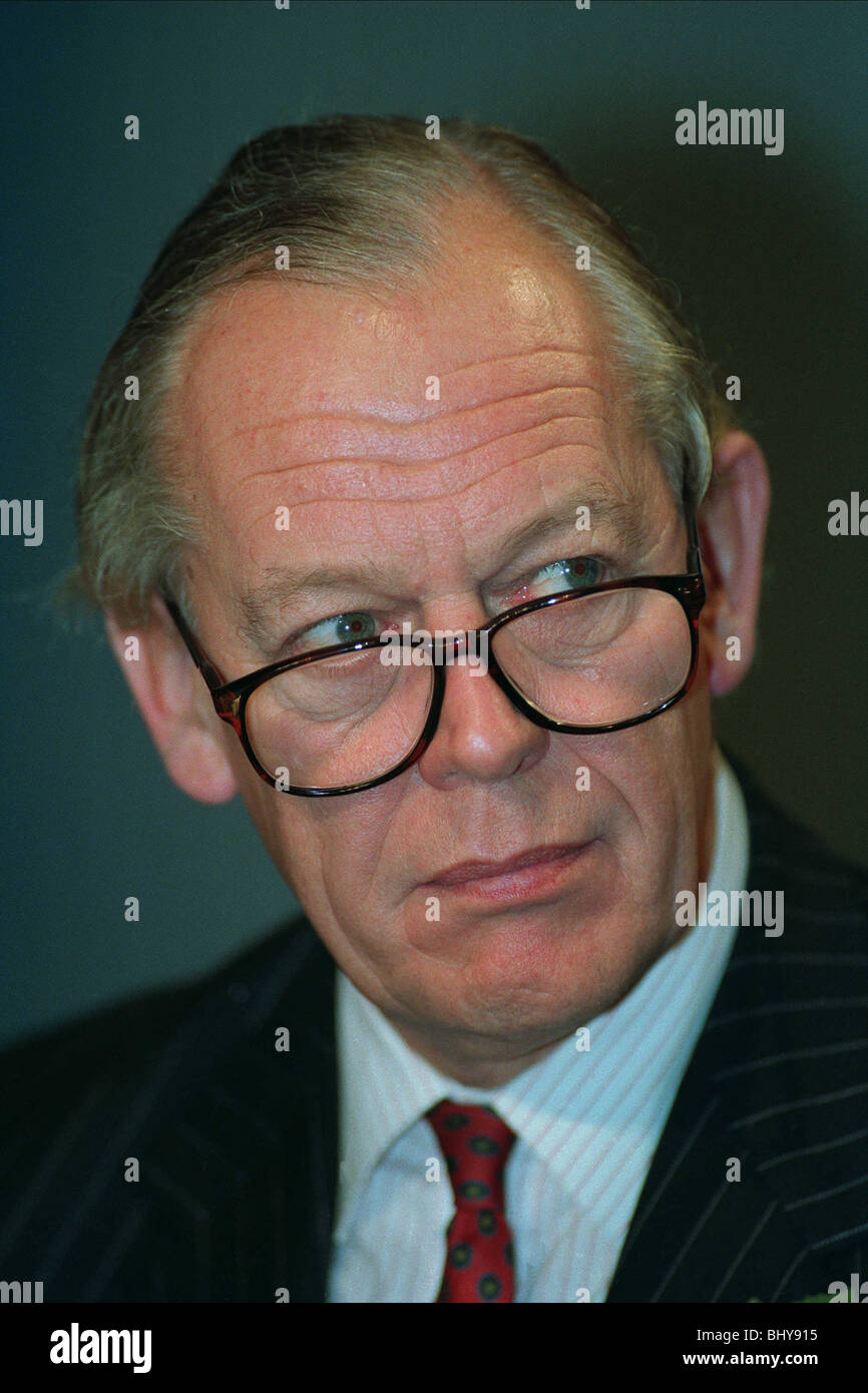 MARK RADCLIFFE DEPUTY DIRECTOR GENERAL CBI 18 November 1991 Stock Photo ...