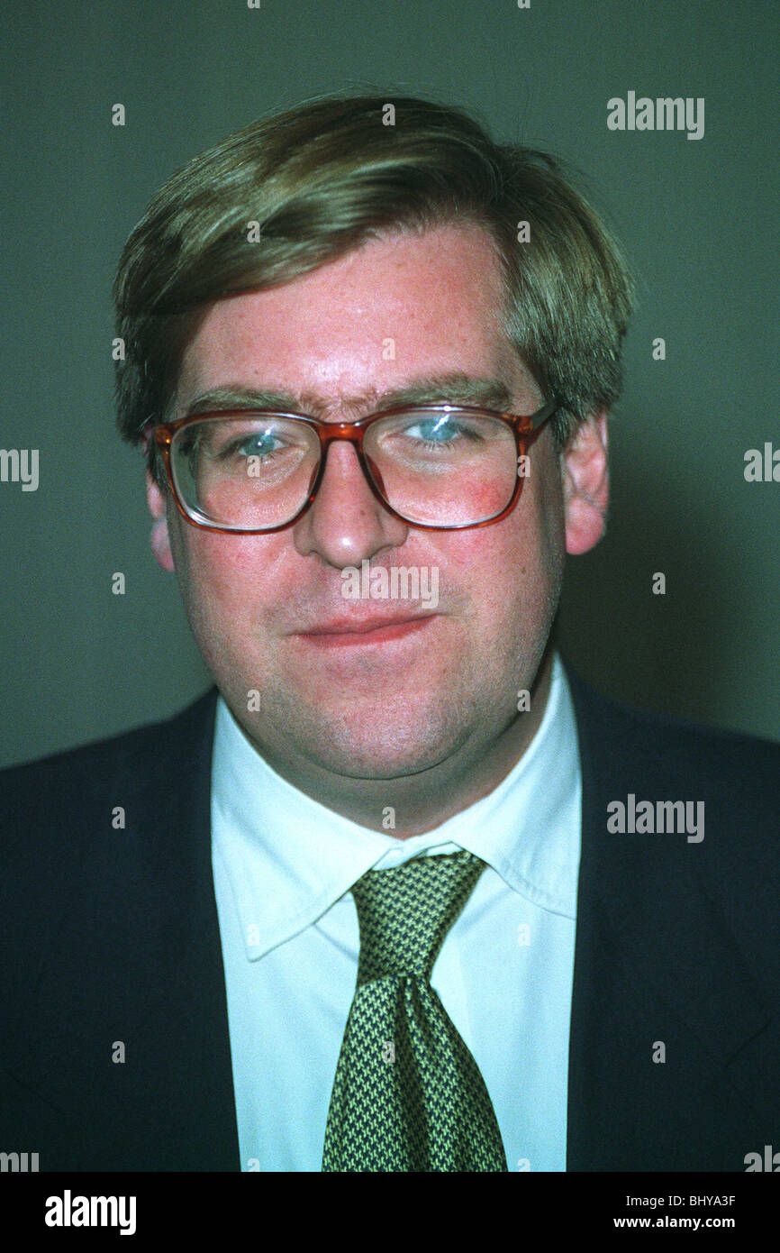 EDWARD STOURTON ITN POLITICAL EDITOR 17 December 1992 Stock Photo - Alamy