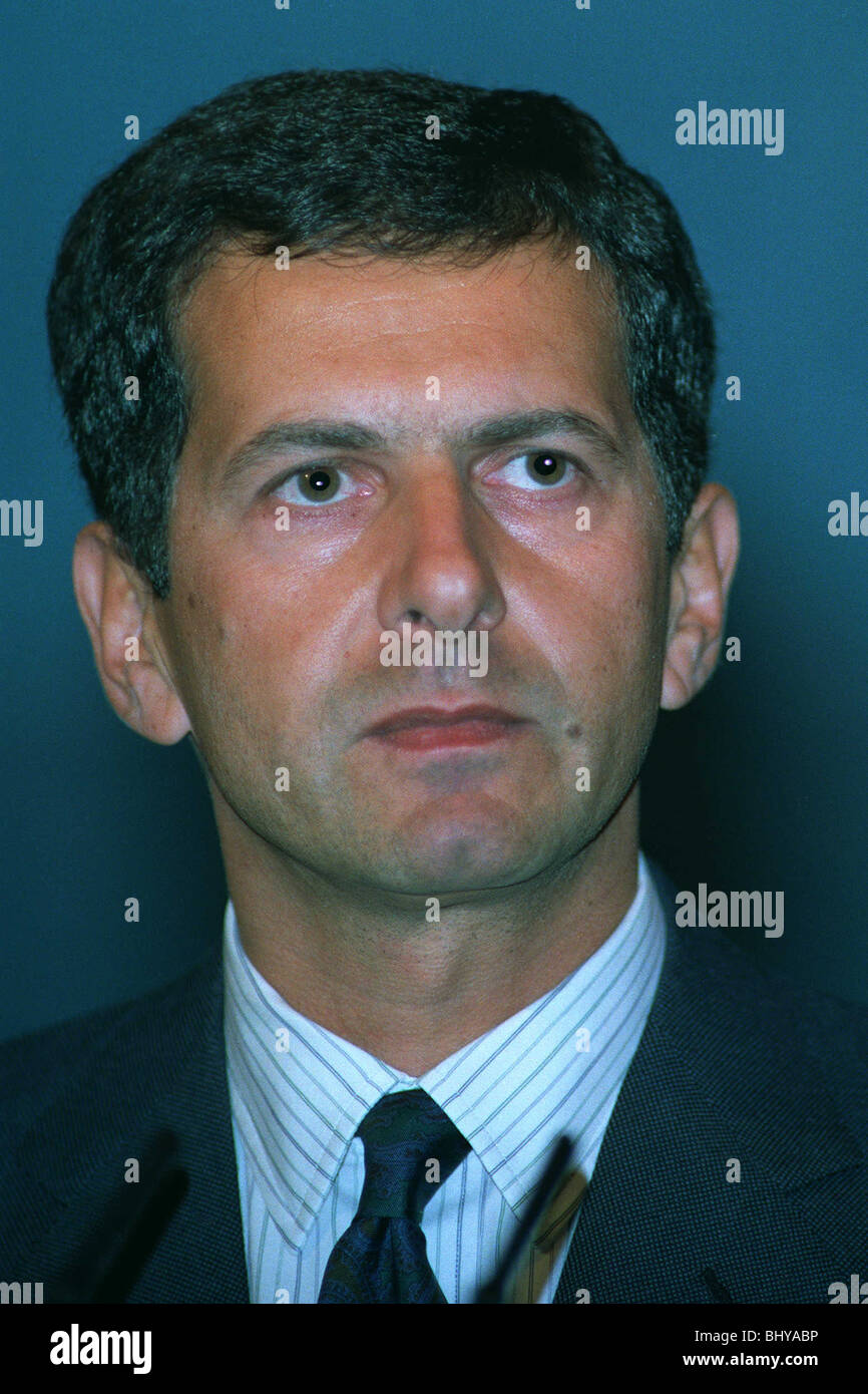 GERALD RATNER CHAIRMAN RATNERS GROUP PLC. 16 May 1991 Stock Photo - Alamy