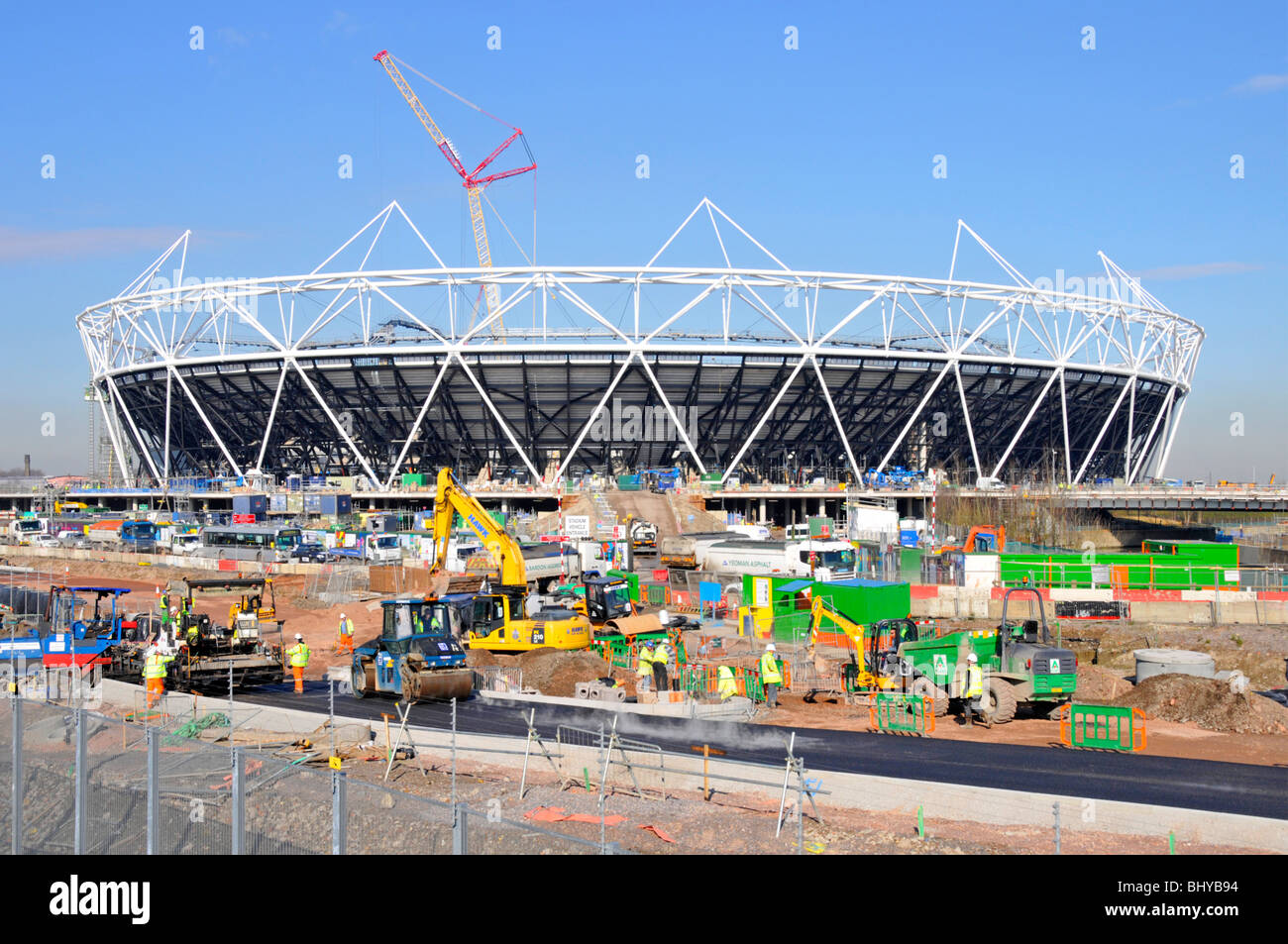 Outside the olympic stadium in stratford hi-res stock photography and ...