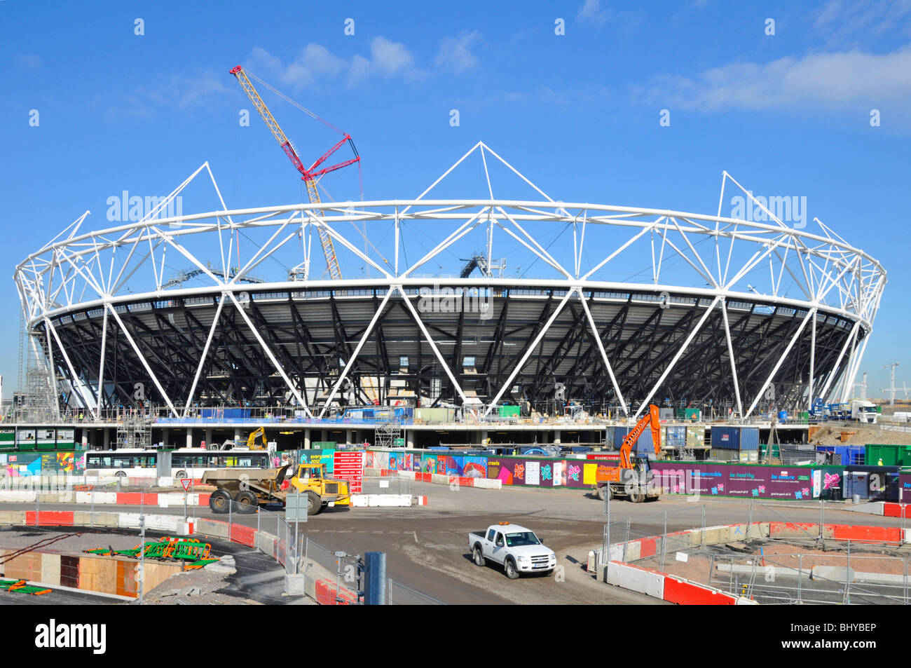 London 2012 Olympic & Paralympic Games main event stadium arena busy ...