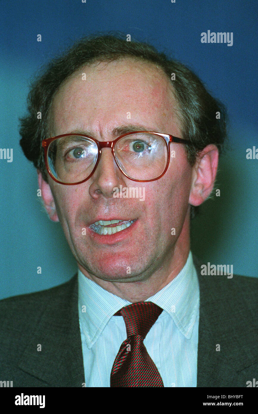 MALCOLM RIFKIND MP SECRETARY.STATE FOR DEFENCE 27 October 1992 Stock ...