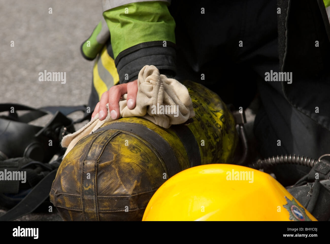 Fireman changing air cylinder on BA set FULLY MODEL RELEASED Stock ...