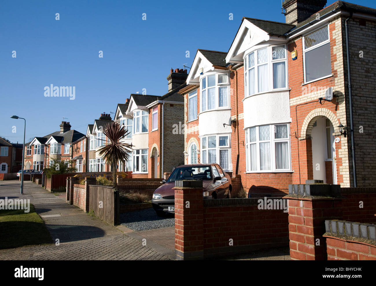 1930s semi detached suburban houses hi-res stock photography and images ...