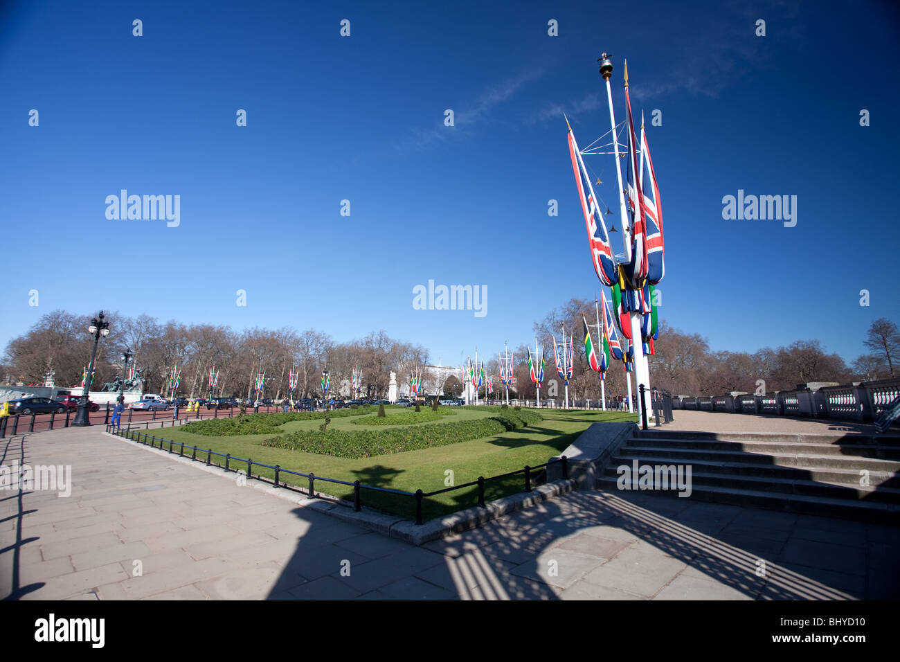 Palace pathway hi-res stock photography and images - Alamy