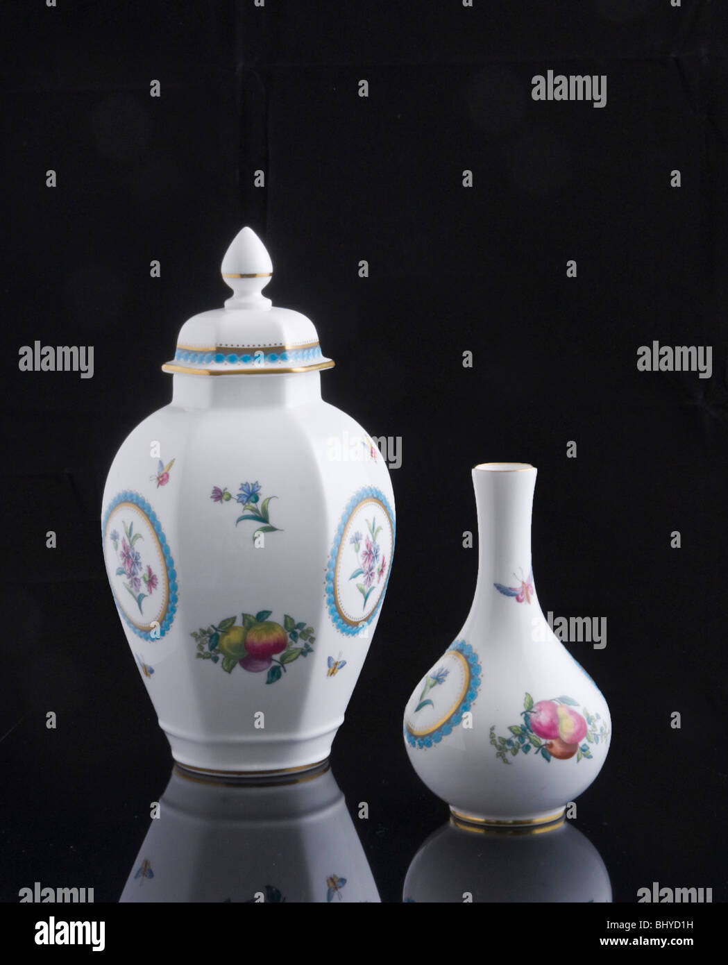 Pottery and porcelain hi-res stock photography and images - Alamy