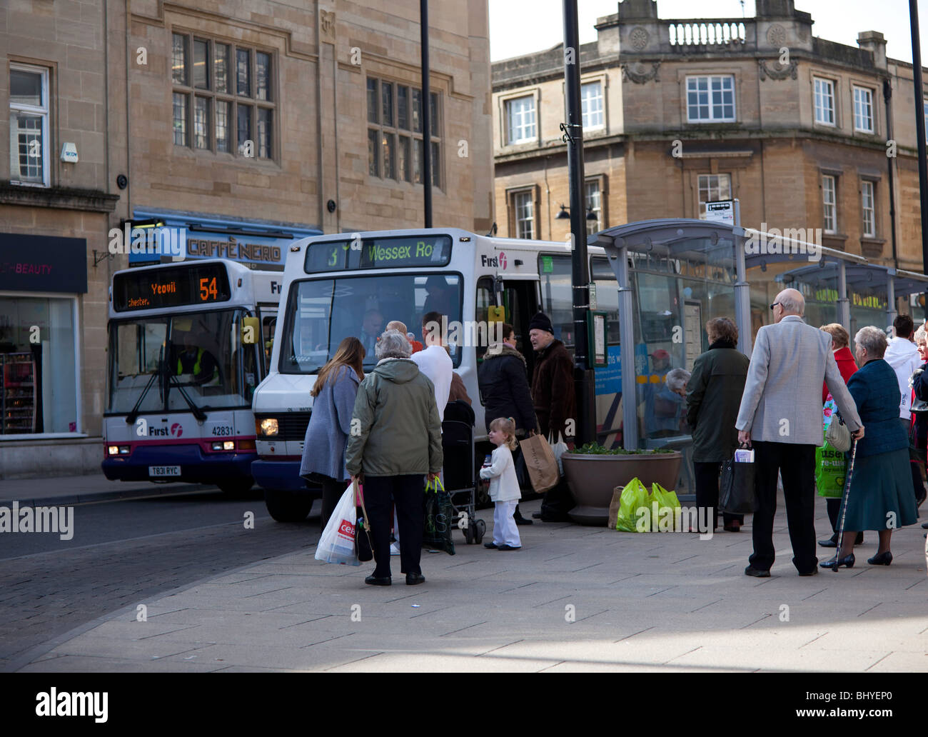 Bus stop queue hi-res stock photography and images - Alamy
