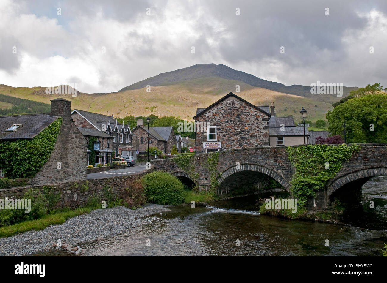 Beddgelert Bridge High Resolution Stock Photography and Images - Alamy