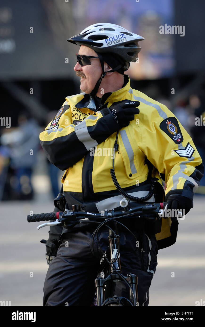 Vancouver Police Sergeant patrolling on a bike Stock Photo - Alamy