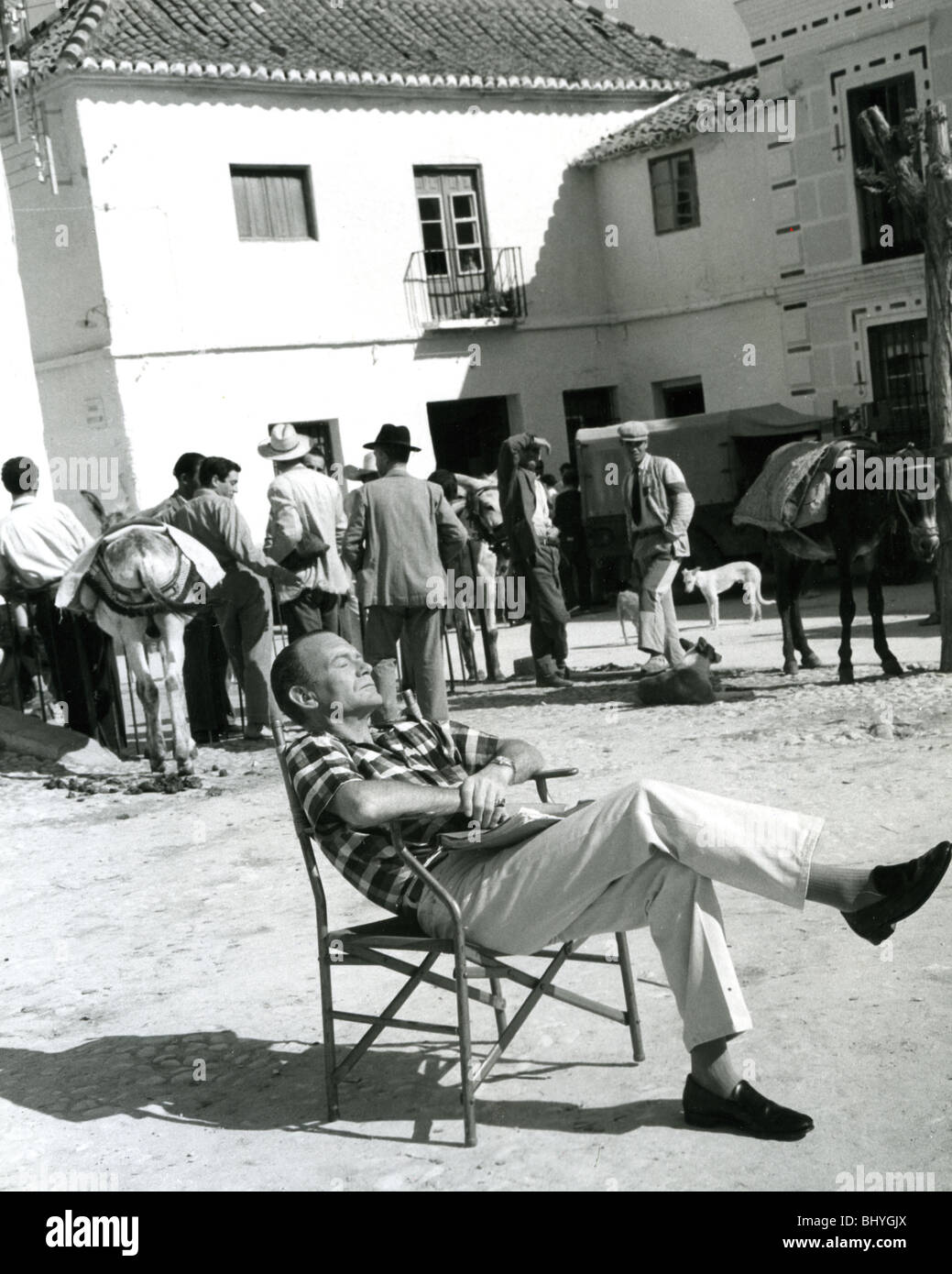 JOHN MILLS - UK actor relaxing in Spain while shooting The Singer Not ...