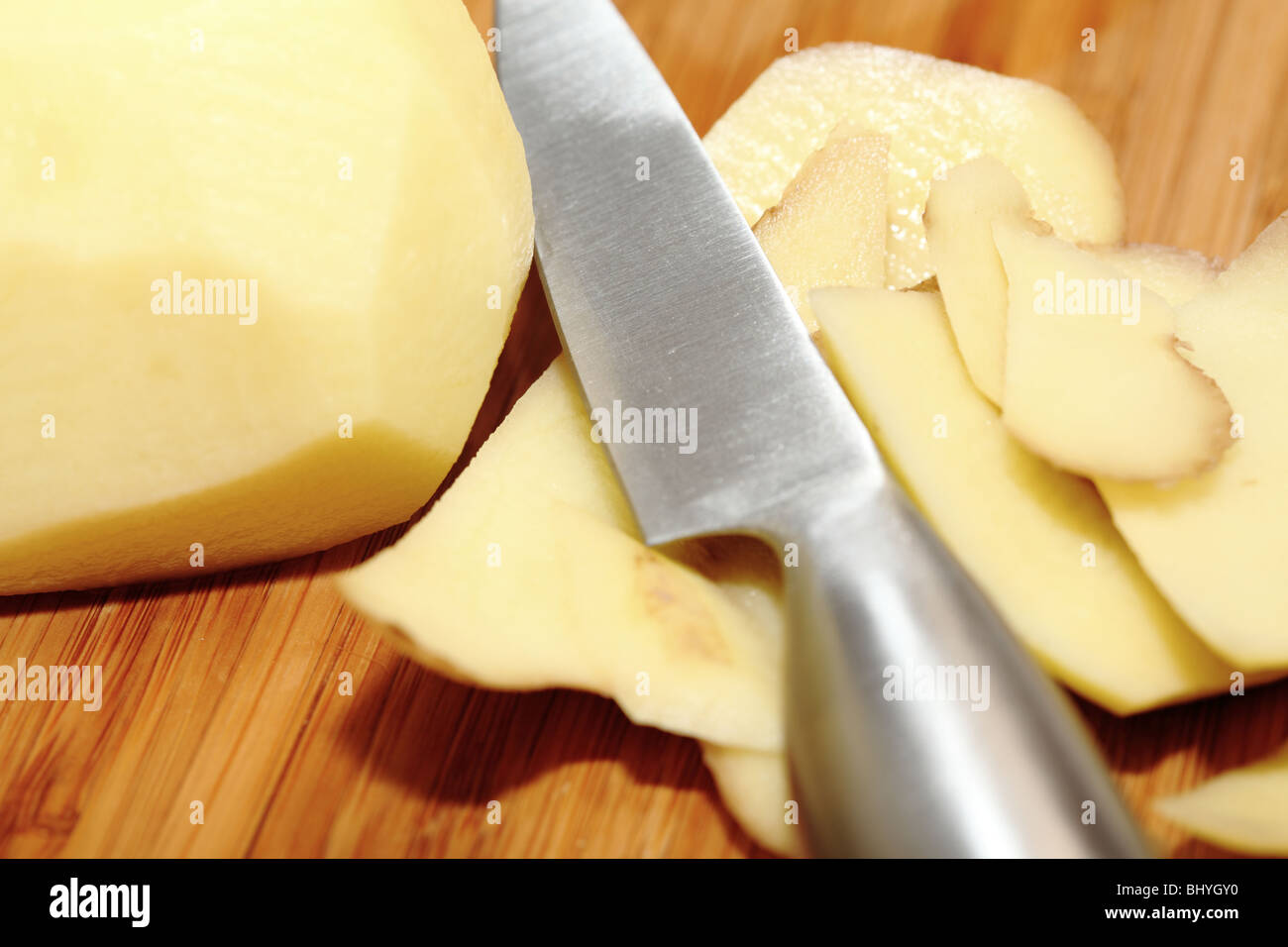 Potato peelings hi-res stock photography and images - Alamy