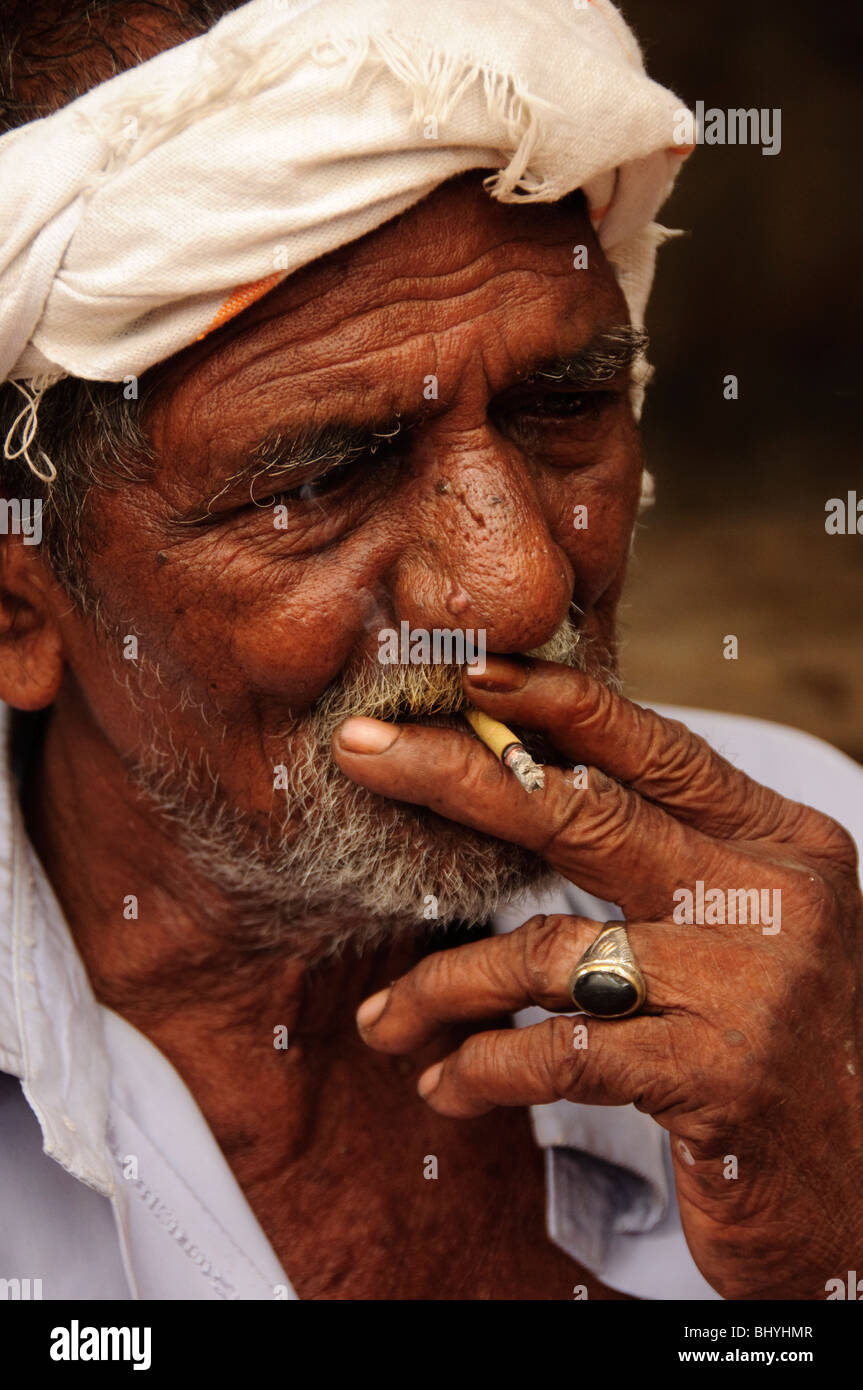 Indian man smoking a beedi cigarette. Kollam, Kerala, India Stock Photo ...
