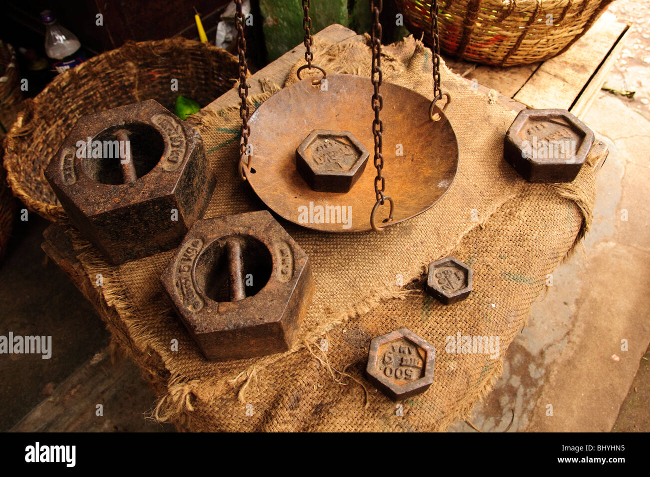 Balance scale and india market hi-res stock photography and images - Alamy