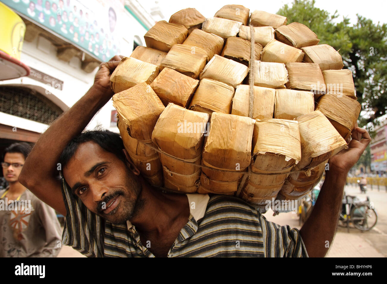 A man carrying a load into the market. Mysore, India Stock Photo - Alamy