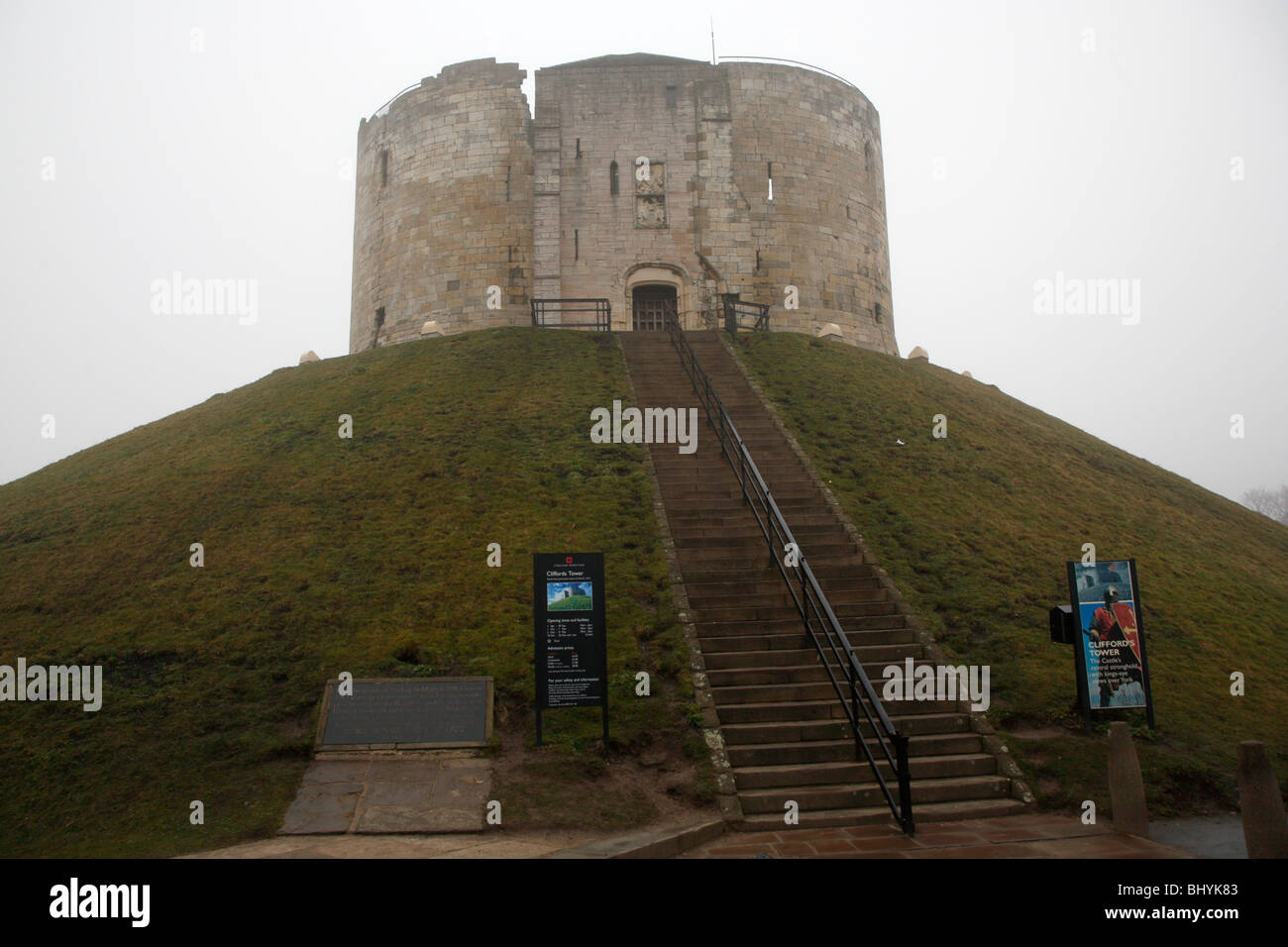 York clifford's tower hi-res stock photography and images - Alamy